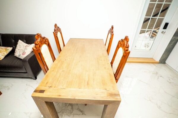 Cozy Family Room In Middle Of Richmond Hill. - Markham