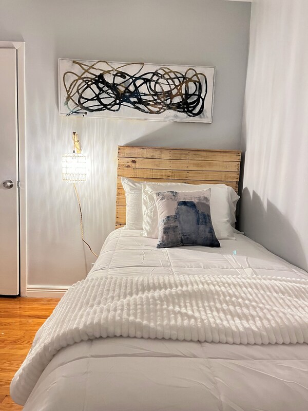 Big City Haven | Safe & Spacious 2br Retreat Near Nyc W/ Porch, Sleeps 7 - White Plains, NY
