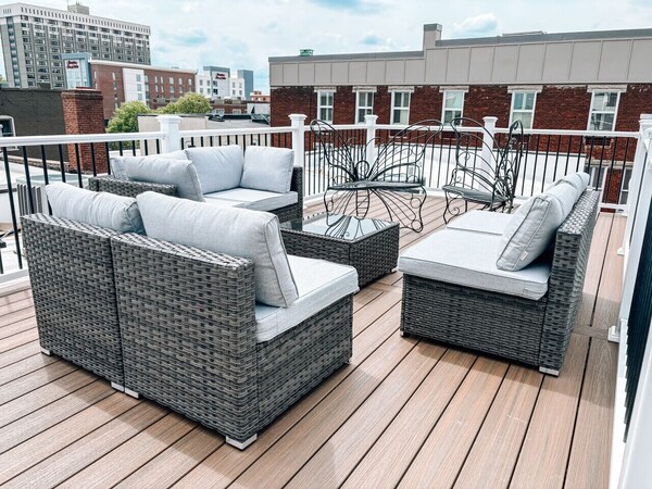 The Rooftop Nest - Downtown, Pet Friendly, Laundry, Natural Light - Greensboro, NC