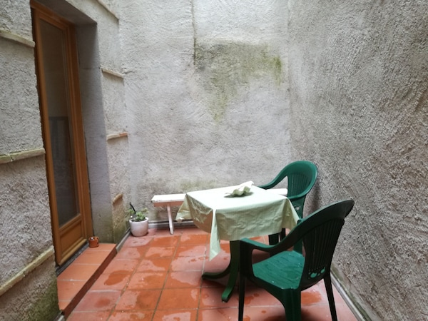 Appartement Atypique + Petite Cour, à Proximité Gare D'agen Et Centre Historique - Lot-et-Garonne
