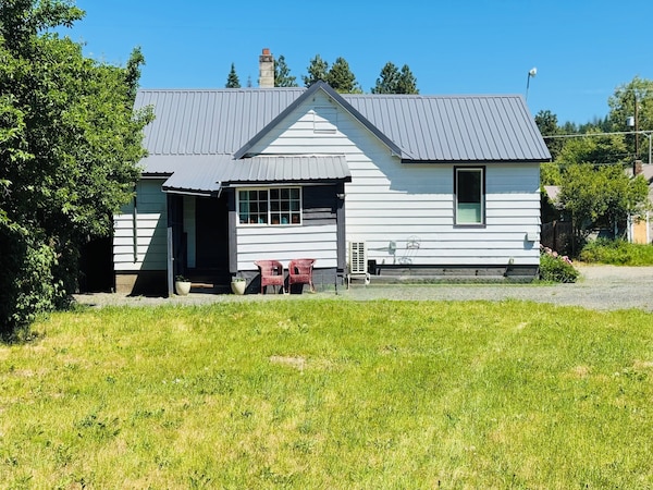 Cozy, Ac, Easy Highway Access. 1-bedroom Home Near Cafes And Shops! - Cle Elum, WA