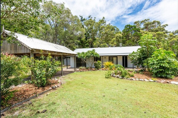 Low Set Family Friendly Home. - Rainbow Beach