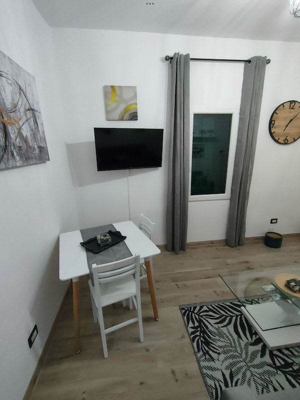 Newly Renovated Apartment In Downtown, Close To Services And Beaches - Piombino