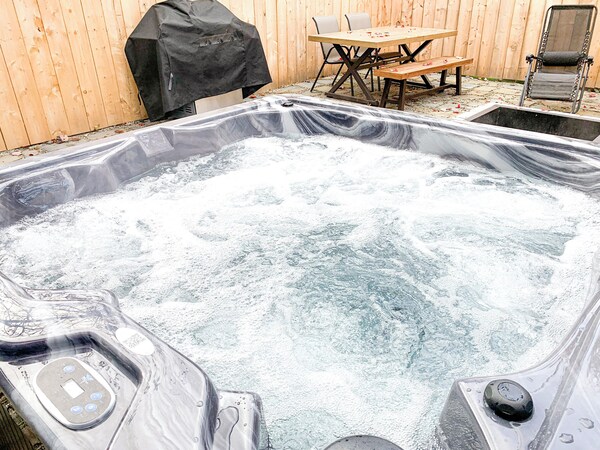 New Home With Hot Tub, Walkable To Old Orchard Beach! - Old Orchard Beach, ME