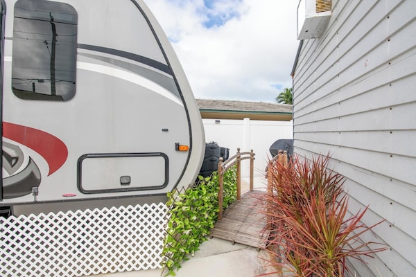 Beachtime! Charming 1-bedroom Mobile Home With Wifi And Ac In Jupiter/tequesta - Jupiter, FL