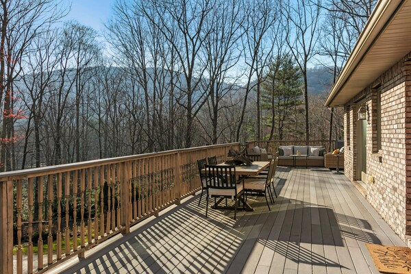 Brand New! Sleeps 6  Hot Tub Fun - Asheville, NC