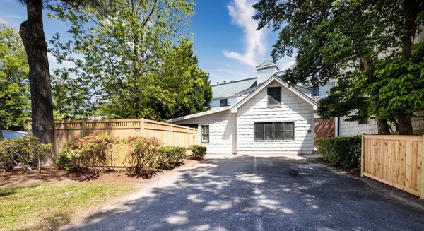 Charming 2br Cottage | Porch & Full Kitchen - Delaware
