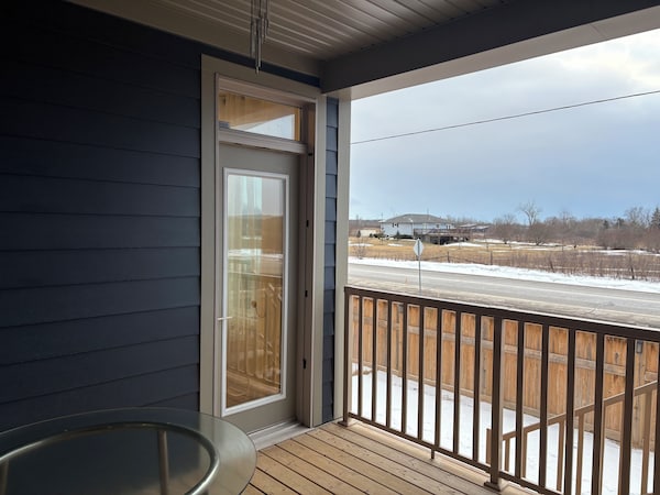 Charming And Cozy Townhome In Black Creek, Niagara Falls - Fort Erie