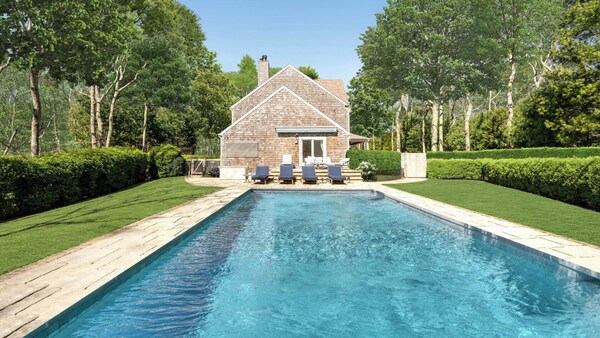 Classic East Hampton Home Perfect For Families Close To Town And Beaches - East Hampton, NY