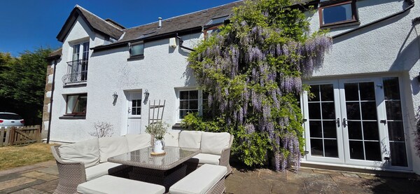 Beautiful Scottish Country Garden Cottage Near Edinburgh With Countryside Views - Linlithgow