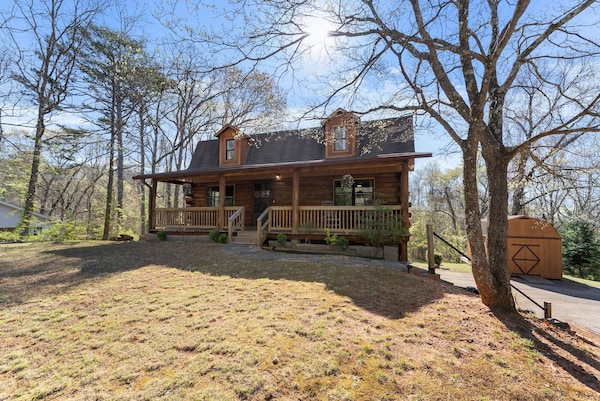 Family Friendly, Sleeps 11, Pets Allowed! - Lake Lanier, GA