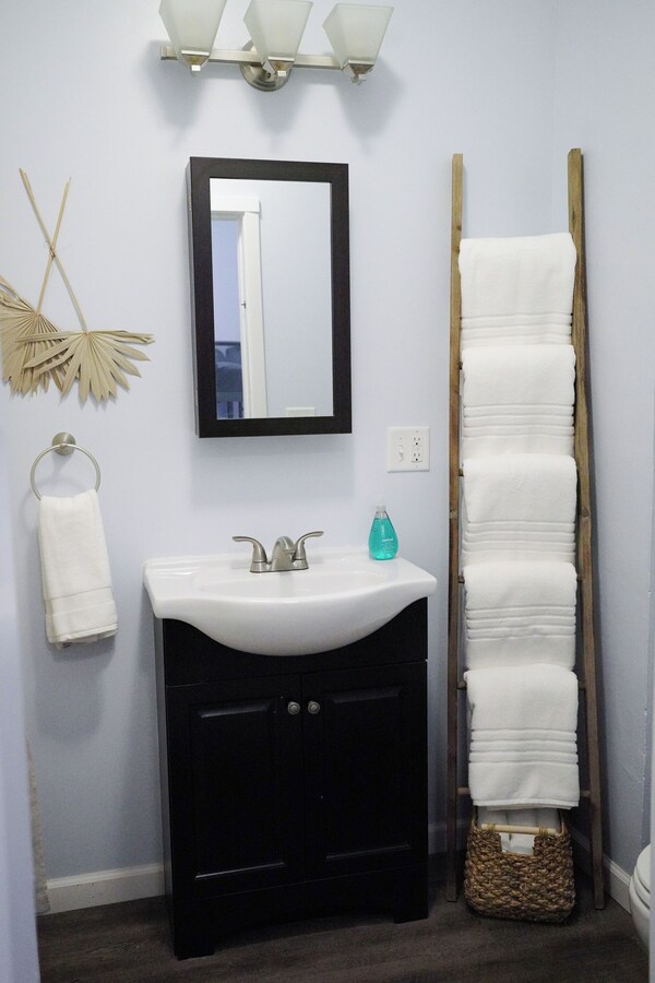 Coastal 3-br Lower Near Lake Mi And Downtown Sheboygan - Sheboygan, WI
