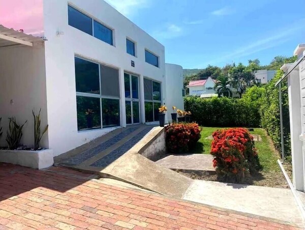 Whole House: Villa In Llano Del Pozo, Colombia - Cundinamarca