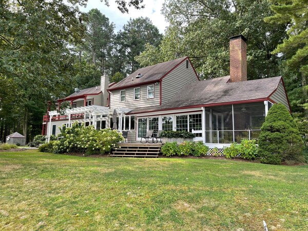 A Waterfront Oasis With Pier And Pool.  Spacious 4 Bedrooms Near Chestertown. - Chestertown, MD