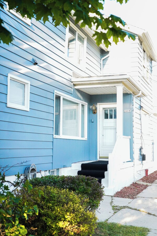 Eclectic 3-br Lower W King Bed & Pack-n-play & Fire Pit Near Lake Mi - Sheboygan, WI