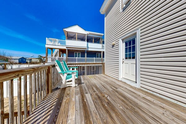 Spacious 4br Getaway With Ocean Views, Game Area, And Private Hot Tub - Kitty Hawk, NC