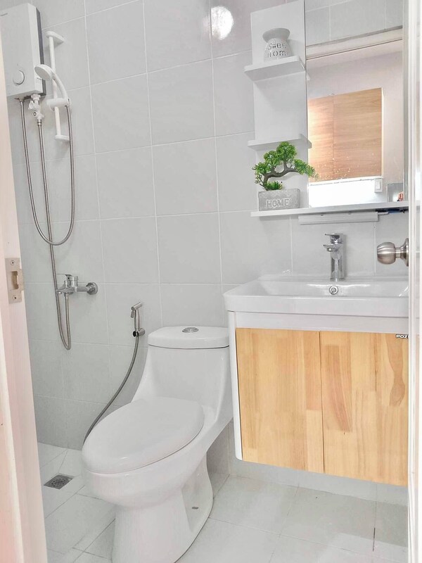 Cozy 1-bedroom Condo With Skyline View Wifi In Nice Quezon City - Quezon City