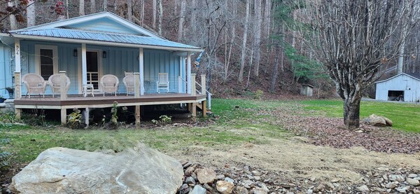 Relax And Recharge In A 1940's Creekside Cabin - Waynesville, NC