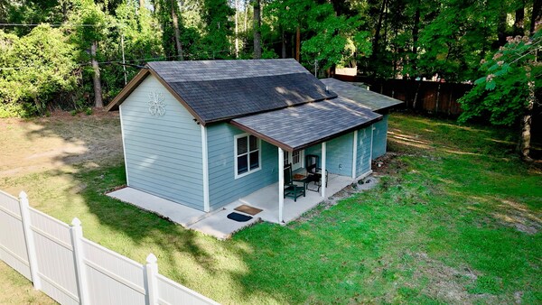 Charming 1-bedroom House In Delightful Gainesville With Pickleball Court! - Gainesville, FL