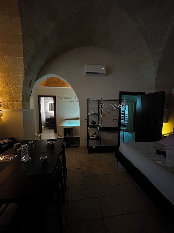 Suite Il Vico  Charming Spa Suite With Jacuzzi, Sauna And Quadruple Room - Pulsano