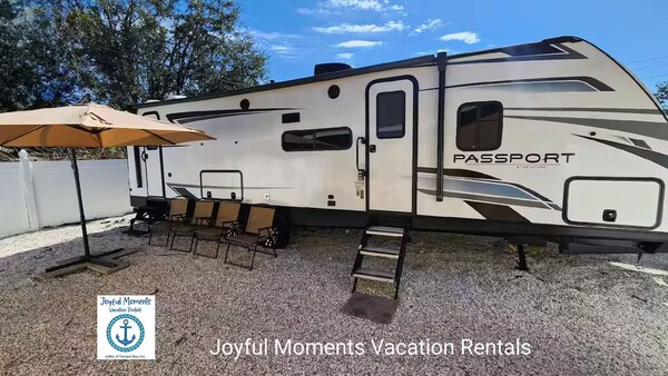 Cozy Rv In Wonderful St. Petersburg With Wifi, Ac-skyway Camper - St. Petersburg, FL