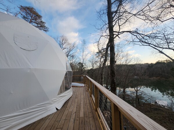 Stunning Lakeside Glamping Dome - Alabama