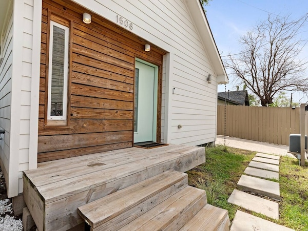 Modern Chic 2-bedroom Bungalow With Wifi And Ac Near Downtown Houston - 休斯敦