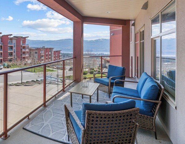 Luxury 2-bedroom Condo With Lake & Mountain Views - West Kelowna