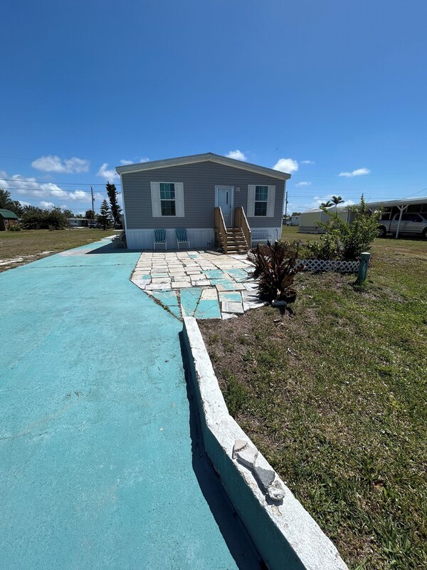 3-bedroom 2 Bathroom New Mobile Home In Beautiful Englewood With Wifi, Ac - Englewood, FL