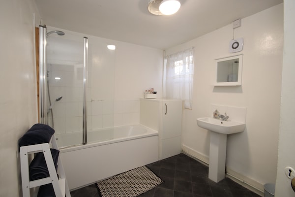 Perfect Getaway In The Heart Of Canterbury! Steps Away From The Iconic Cathedral - Canterbury