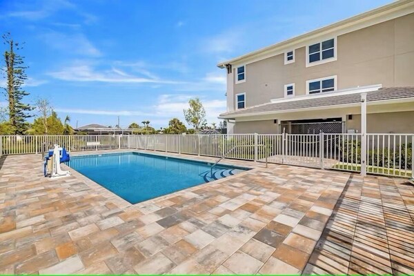 Gulf Access With Boat Slip, Heated Saltwater Pool, Dog-friendly - Bacino Vista #203 - Roelens - Cape Coral, FL