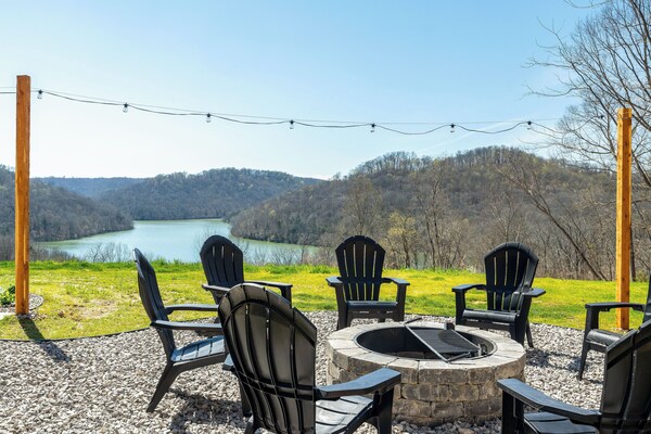 New! The Lookout On Center Hill Lake - Lake Views & Lake Access - Smithville, TN