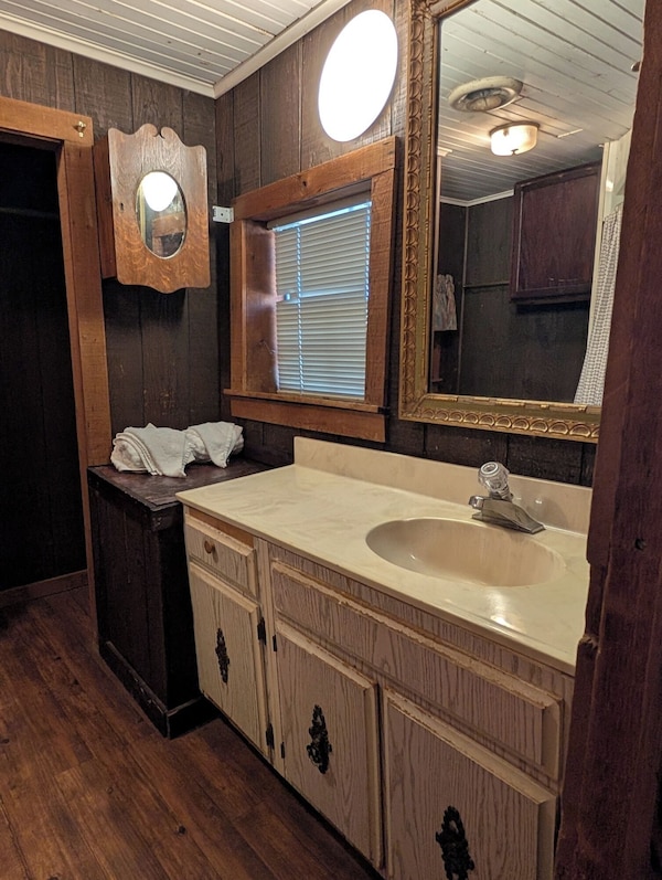 Family Cabin W/large Fireplace - Davis, OK