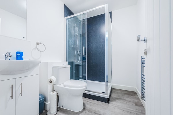 8 Regent Circus Apartment Central Location Long Stays - Swindon