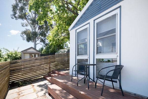 Little House On The Hill In Riverside - Launceston
