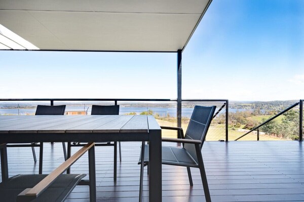 Wedgetail - Stunning River Views - Tamar Valley