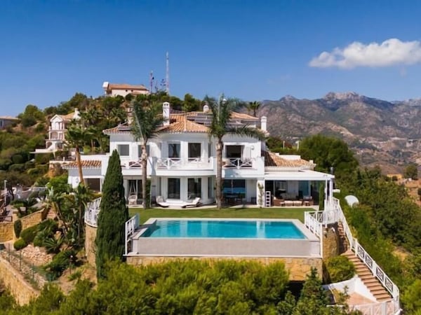 Mansión Exclusiva De 6 Habitaciones En Alquiler - Ojén