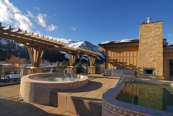 Downtown Chilali Penthouse With Mountain Views & Rooftop Retreat - Sun Valley, ID