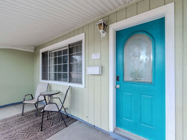 The Largo Coastal Cottage - Largo, FL