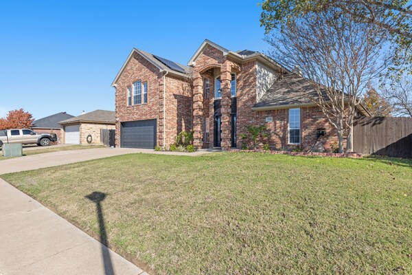 Spacious 5-bedroom Villa In Welcoming Burleson With Wifi, Ac - Joshua, TX