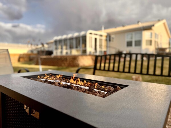 Southern Utah Getaway, Private Hot Tub! Sleeps 10 - Kanab, UT