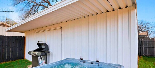 Modern 2br Unit Hot Tub Outdoor Lounge - Fort Worth, TX