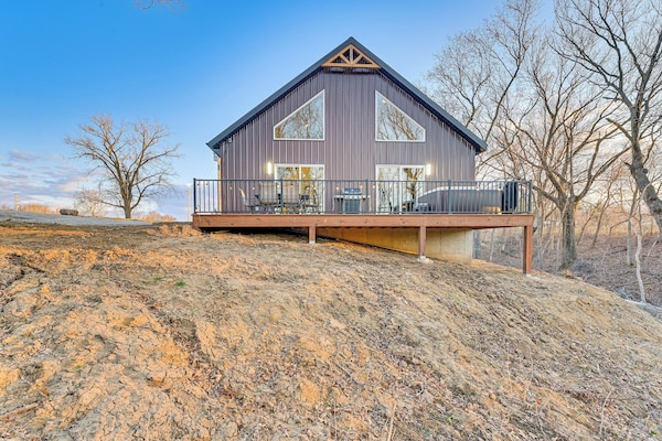 Hot Tub, Water Access: Cabin Near Lake Red Rock! - Lake Red Rock, IA