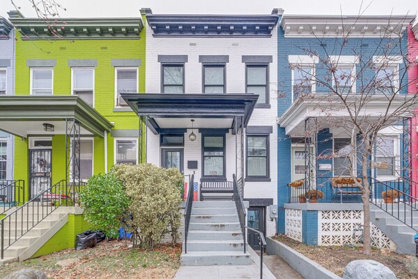 Walkable Location: Modern Dc Apt W/ Yard Access! - Takoma Park, MD
