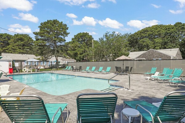 [New Listing] Walk To Beach, Main St, Harbor. Beautifully Renovated - Captain Gosnold Village - Cape Codder Water Park, Hyannis