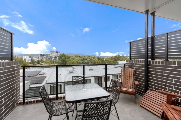 Modern 3-bedroom Townhouse In Quiet Greenway - Canberra