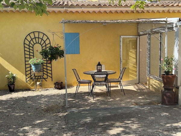 Charming 2-bedroom Apartment With, Pool, Wifi, Ac Near L'isle Sur La Sorgue - L'Isle-sur-la-Sorgue