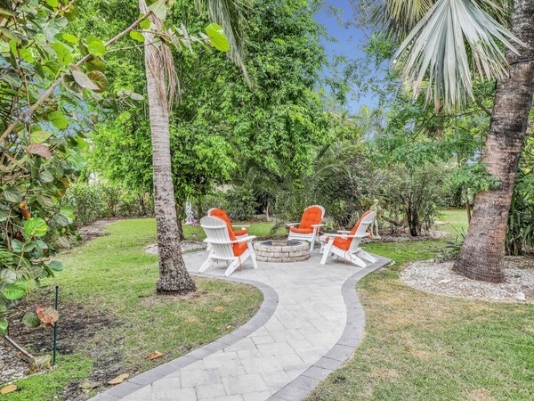 Pool, Hot Tub, Game Room, & Golf! - Fort Myers, FL