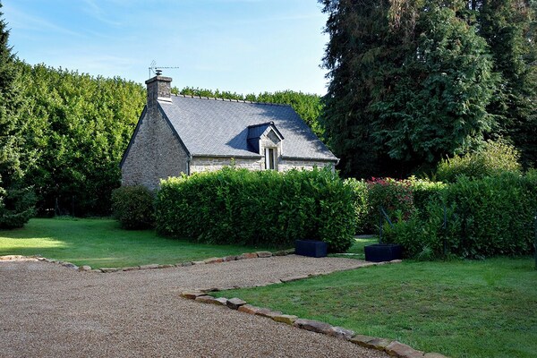 Charming Breton House In Peaceful Setting, Close To Lake Guerledan - Département Morbihan