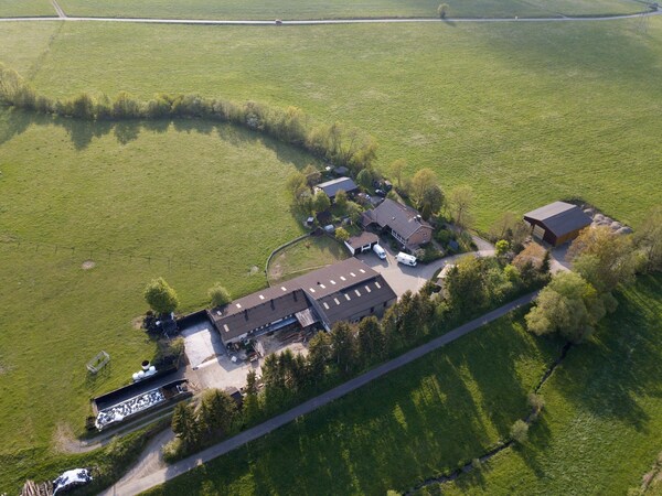 Ferienhaus 'Hohlwegstübchen' Mit Gemeinsamer Terrasse, Gemeinsamem Garten Und Wi-fi - Sundern (Sauerland)